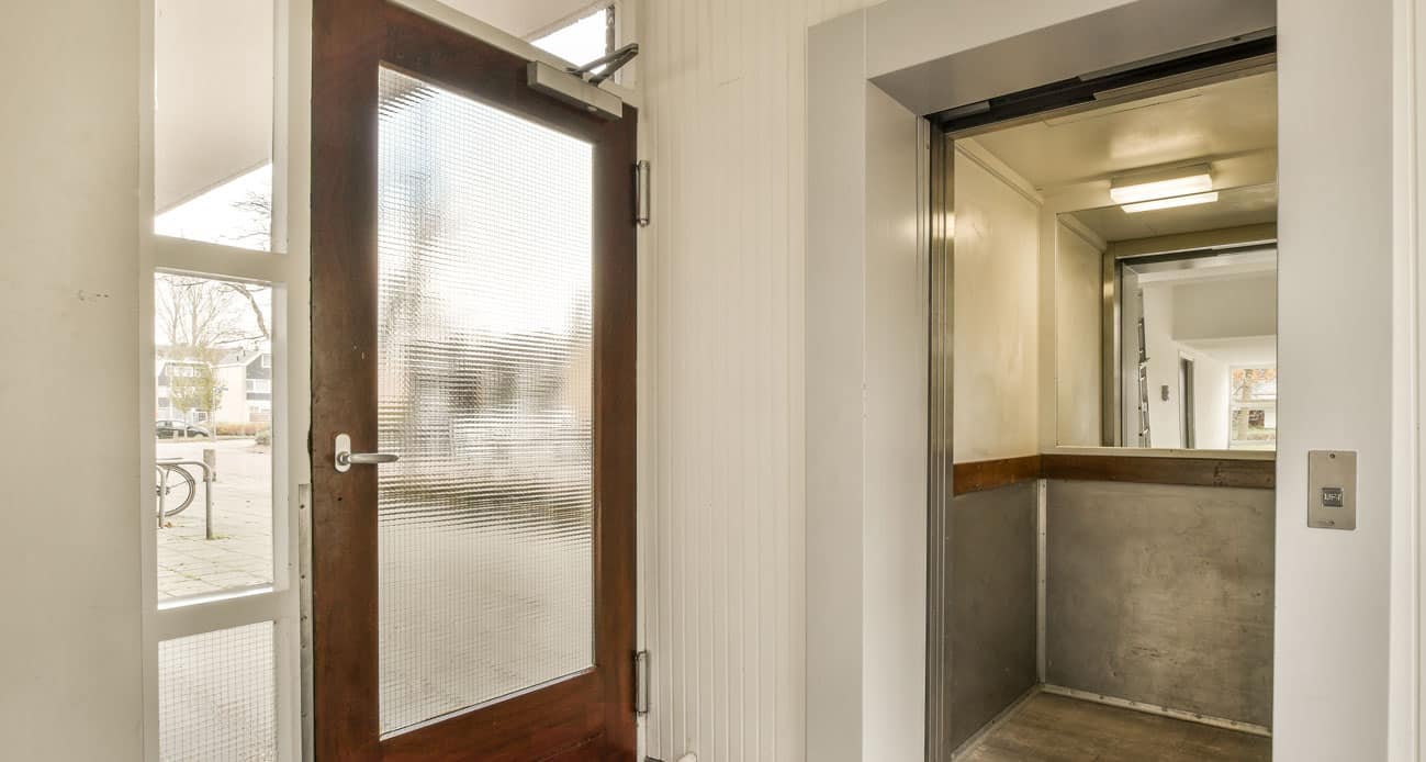 Spring-Loaded Hinges: The Ultimate Guide – tdchinges